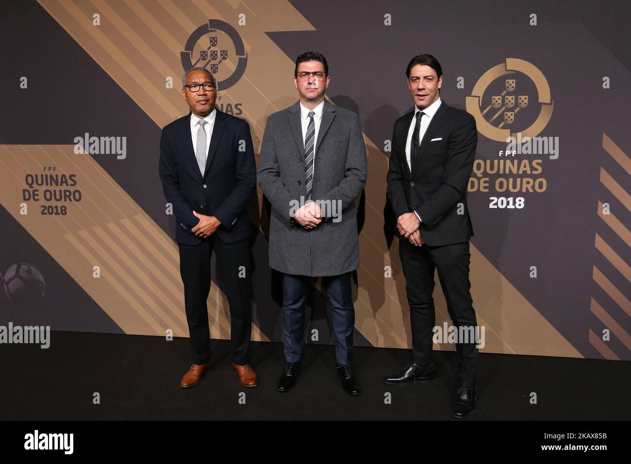 Sheu Han (L) with head coach Rui Vitoria (C) and Benfica Sporting ...