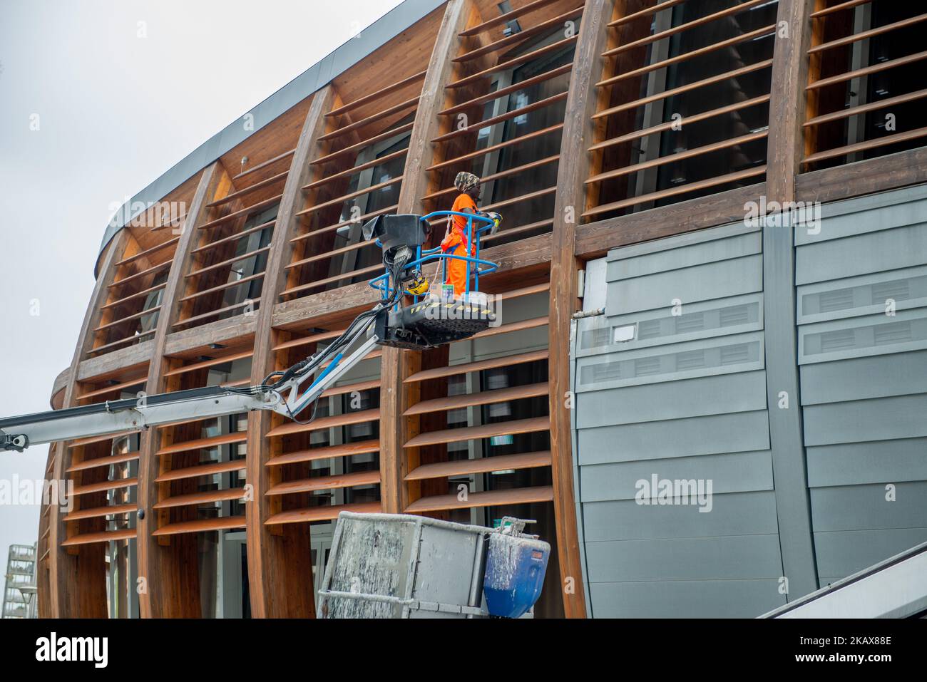 Milan Italy 26 October 2022: Worker at work on the lifting platform ...