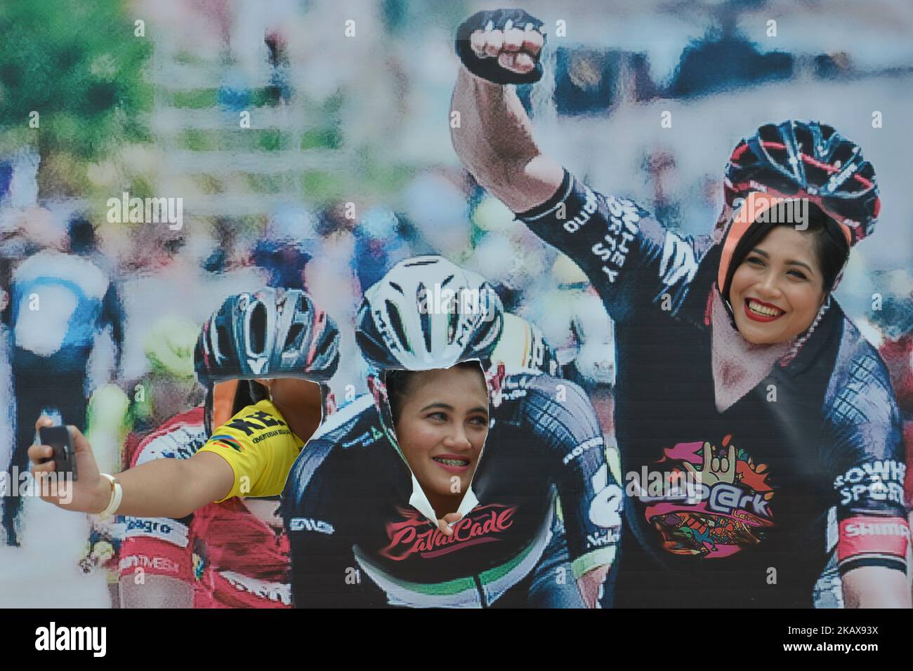 Podium girls hi-res stock photography and images - Alamy