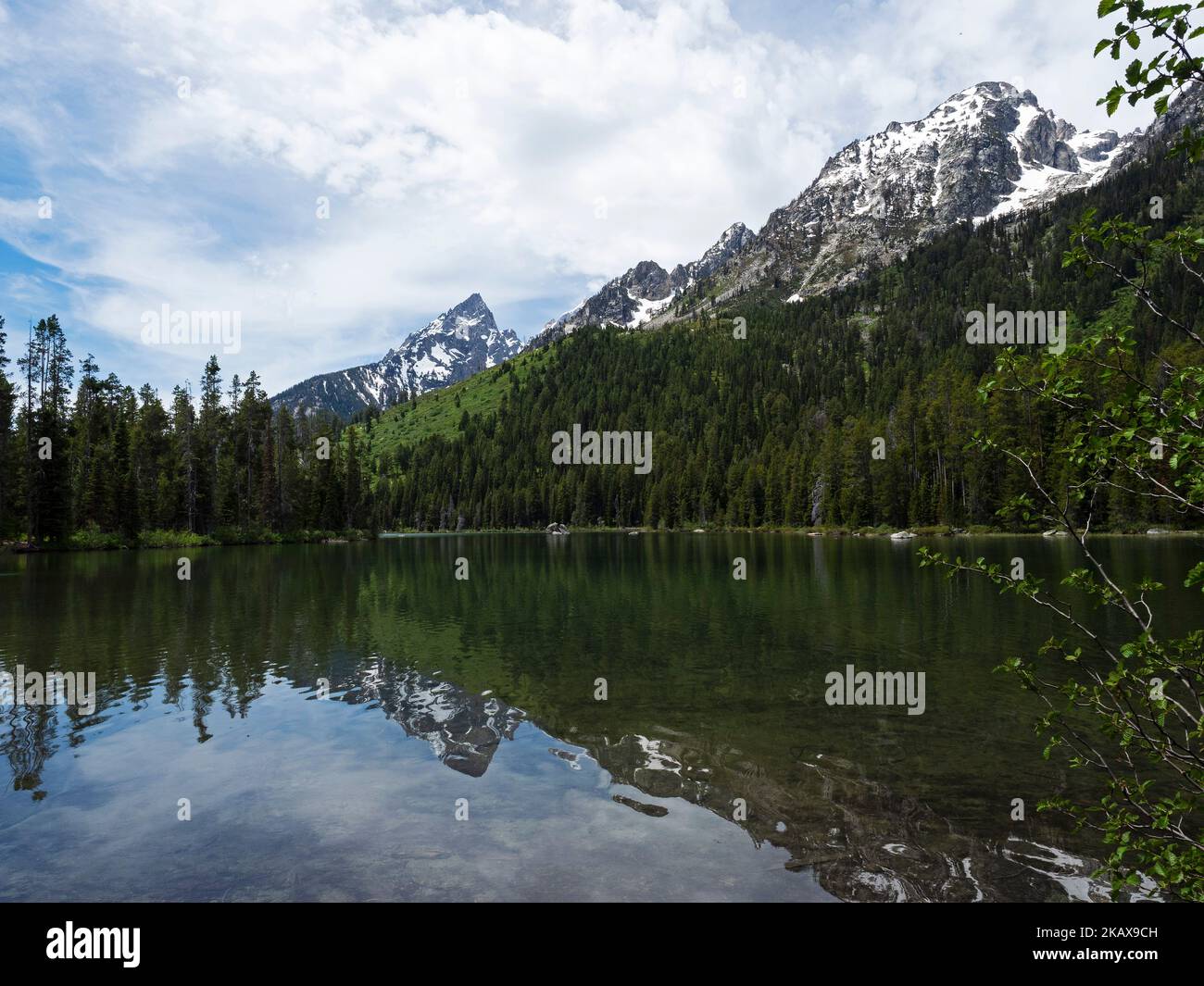 String Lake and reflected mountains, near Leigh Lake Trailhead, Grand ...