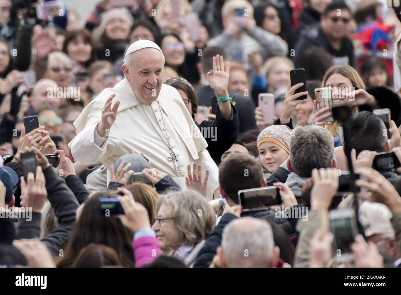 Pope Francis gives his smile to faithful as he arrives in St. Peter's ...