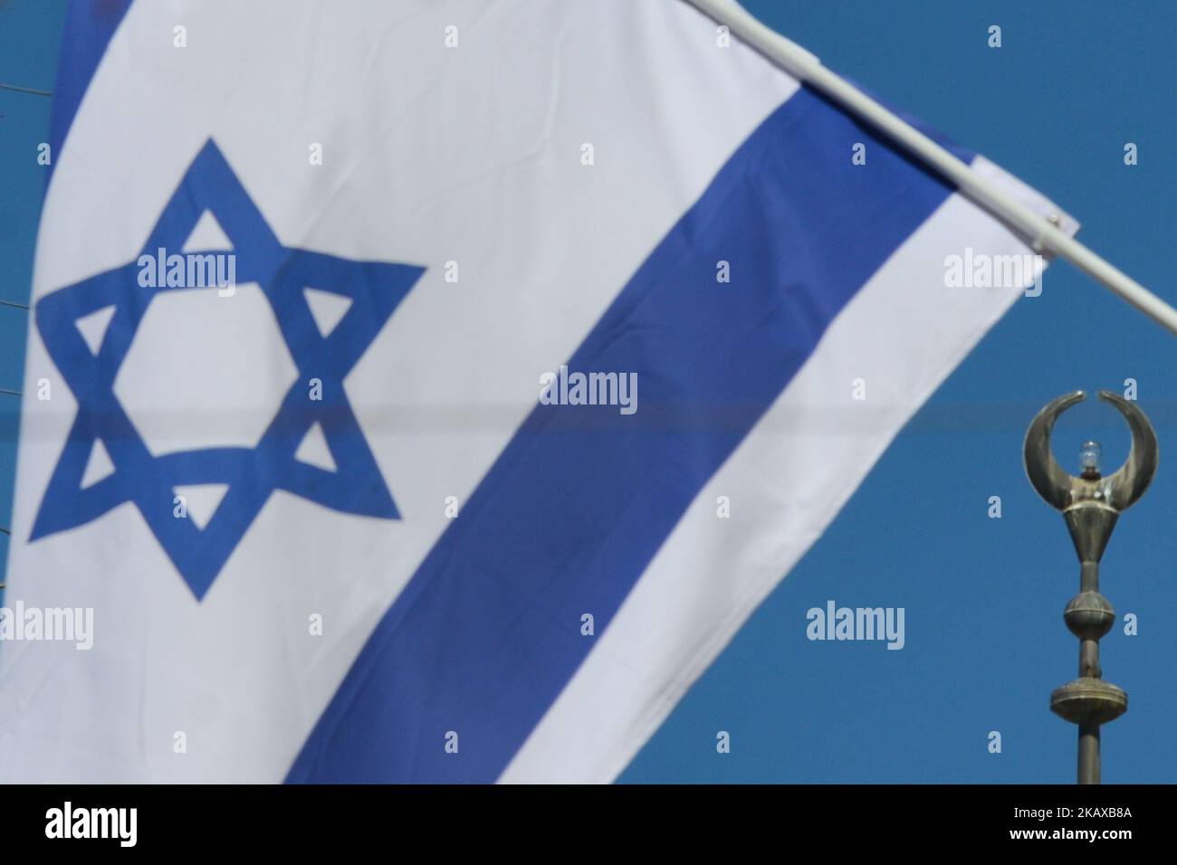 Islamic crescent and star jerusalem hi-res stock photography and images ...