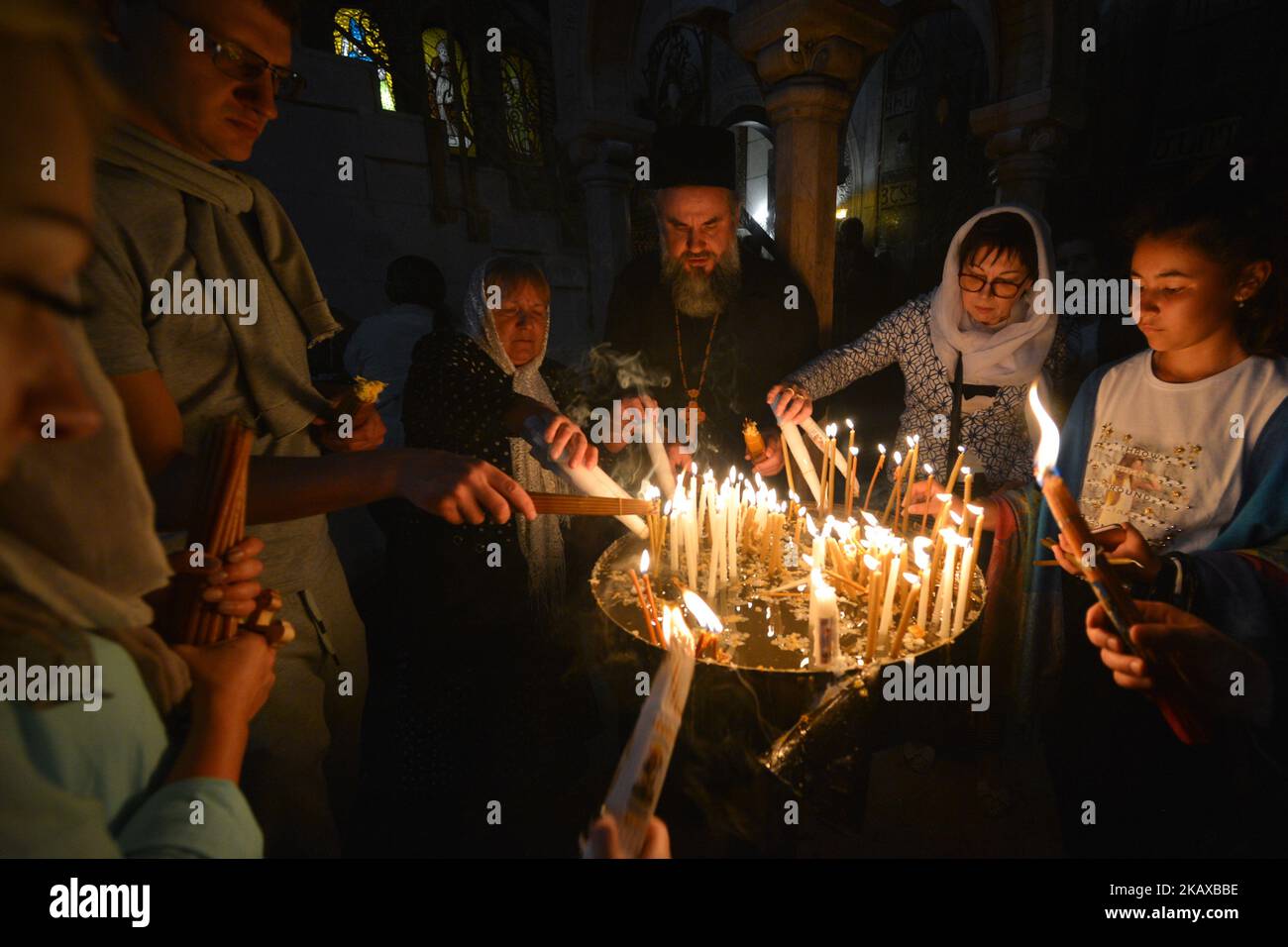 Christians Orthodox pray inside the Holy Sepulchre church in the Old ...