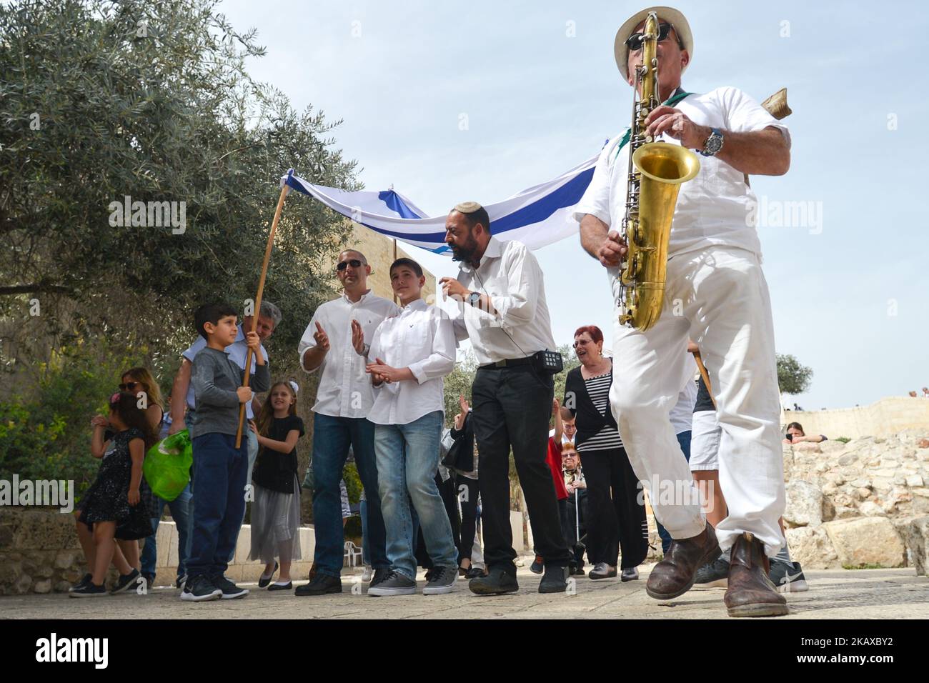 Coming of age ceremony jew hi-res stock photography and images - Alamy