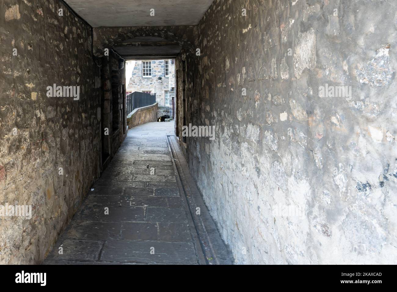 The narrow alley at the downtown, Edinburgh, Scotland Stock Photo - Alamy