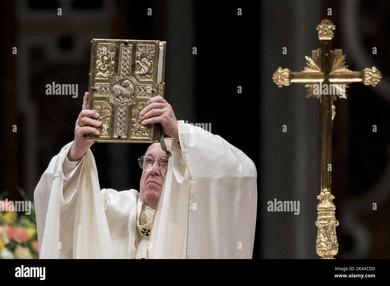 Pope francis easter vigil bible hi-res stock photography and images - Alamy