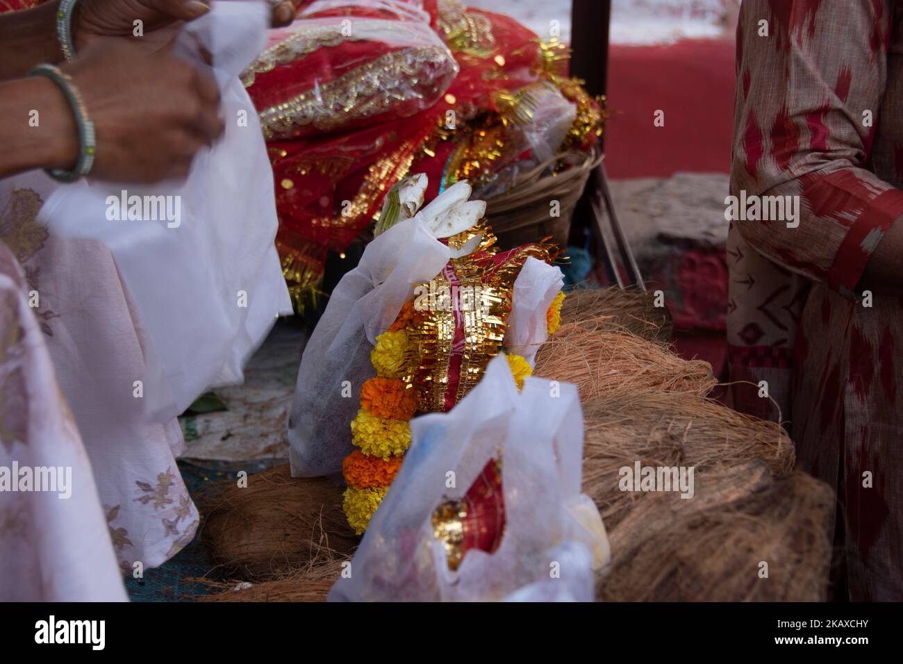 Hinduism puja pooja hi-res stock photography and images - Alamy