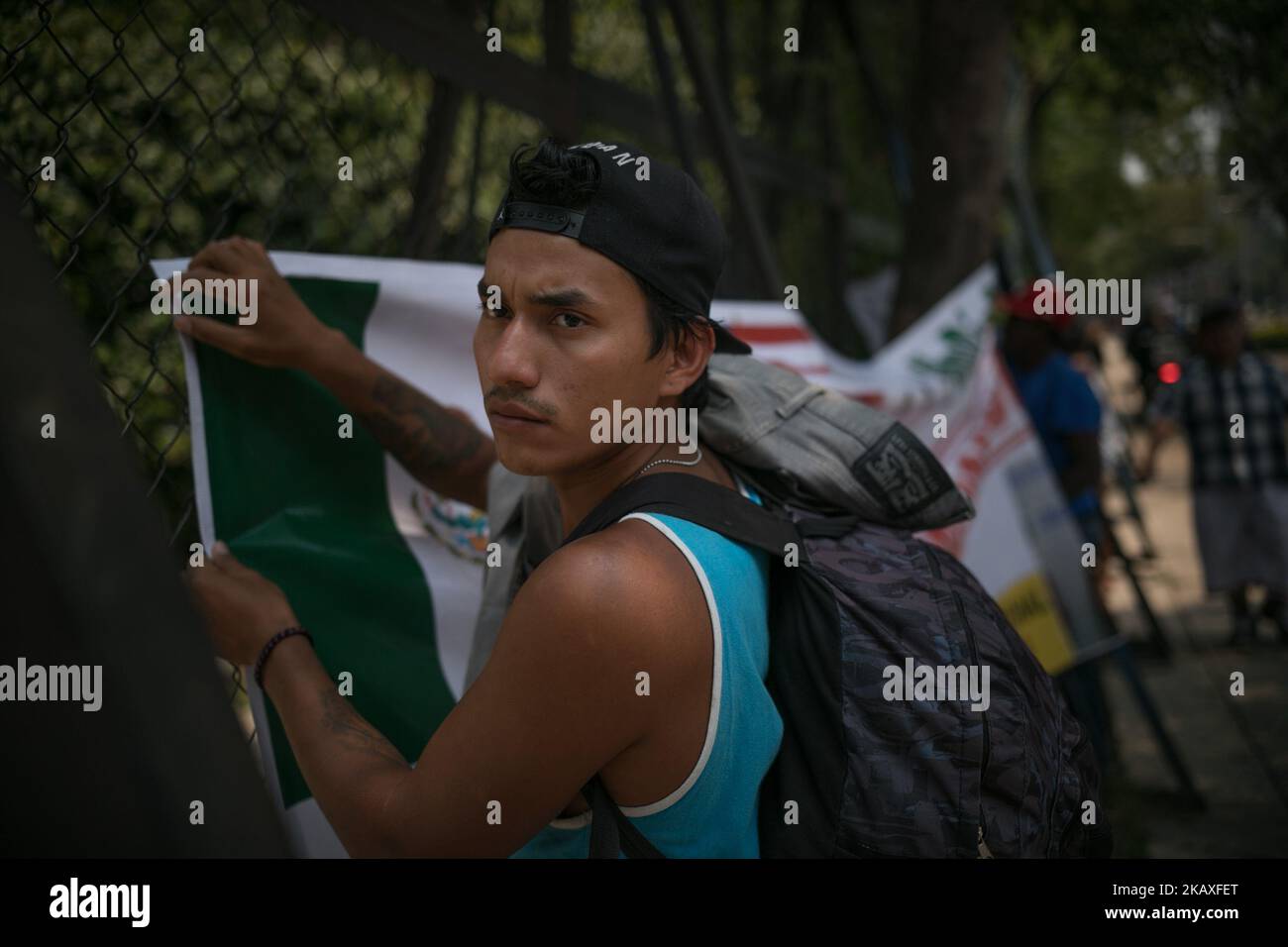Mexico flag u s flag hi-res stock photography and images - Alamy
