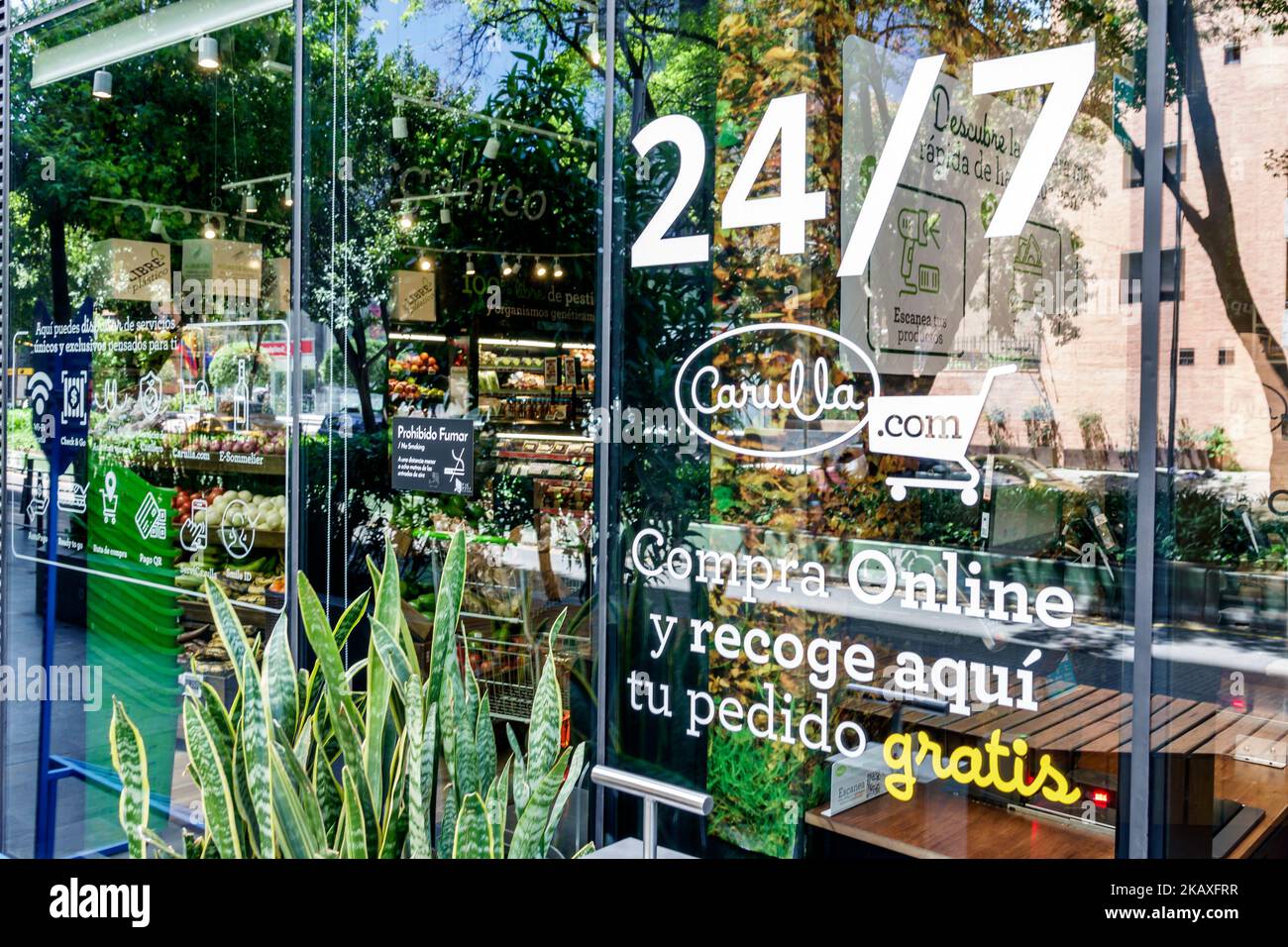 Smartmarket hi-res stock photography and images - Alamy