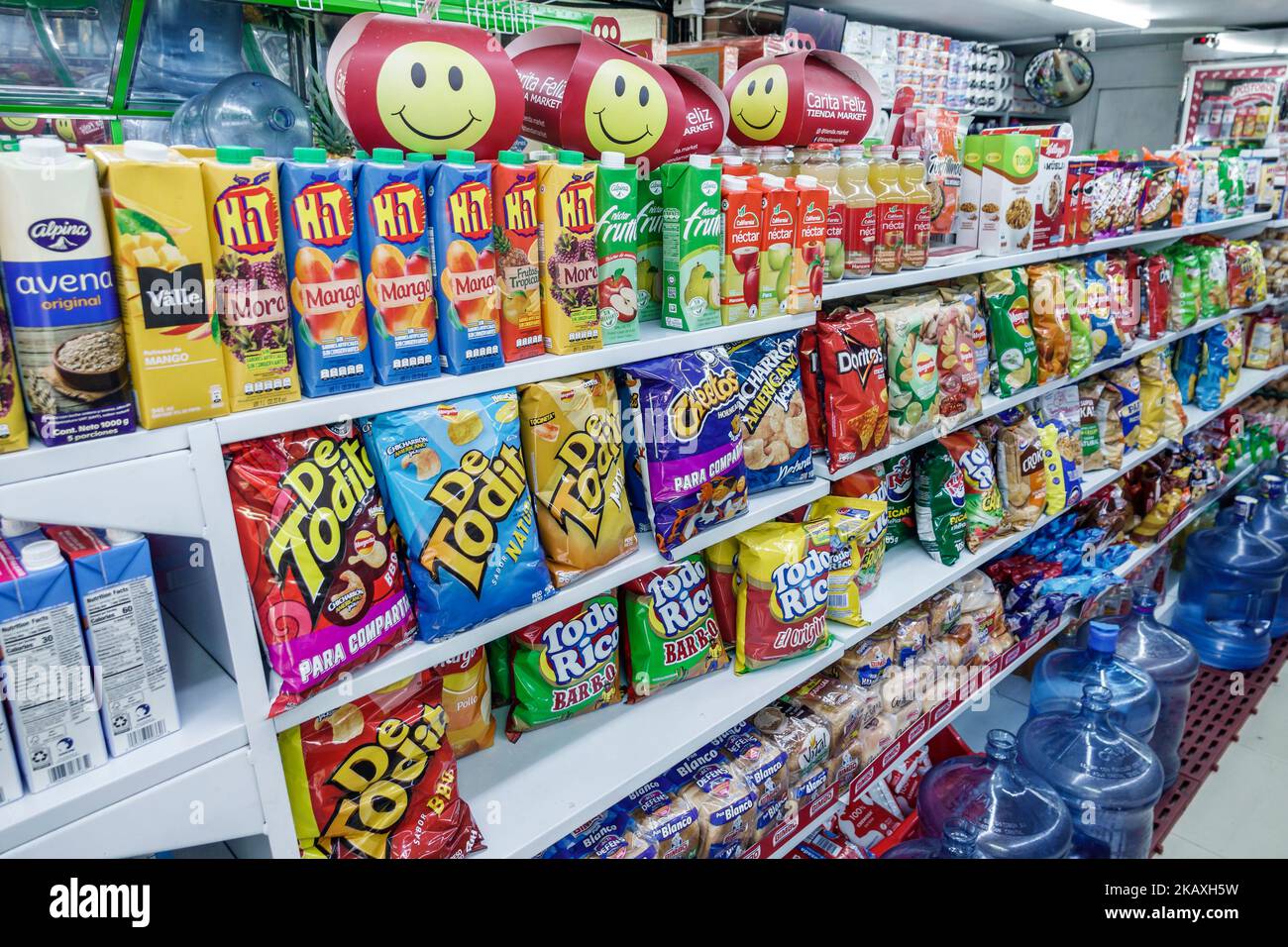 Convenience store interior snack hi-res stock photography and images ...