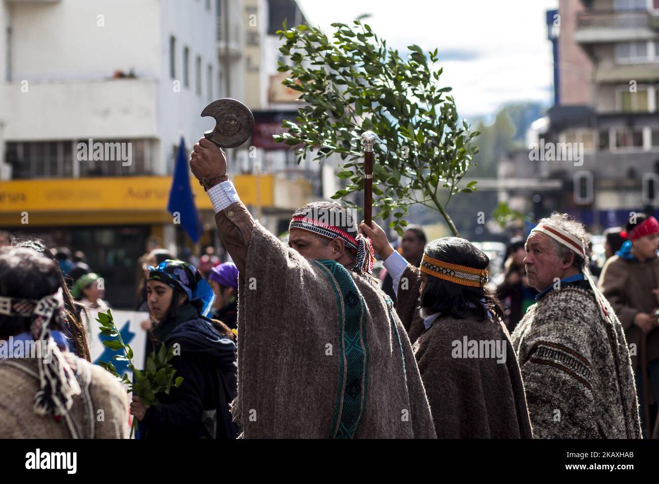 Machi mapuche hi-res stock photography and images - Alamy