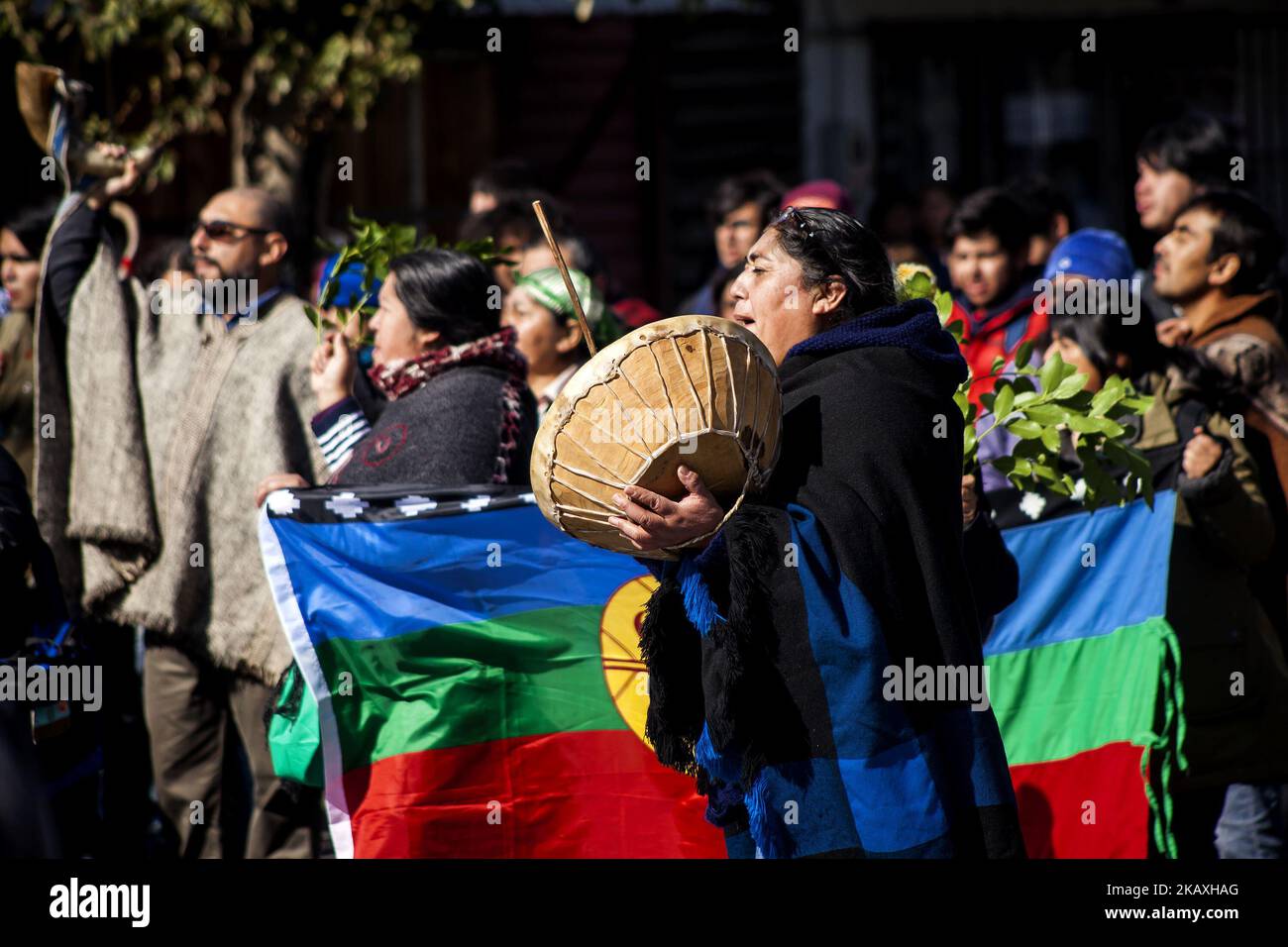 Machi mapuche hi-res stock photography and images - Alamy