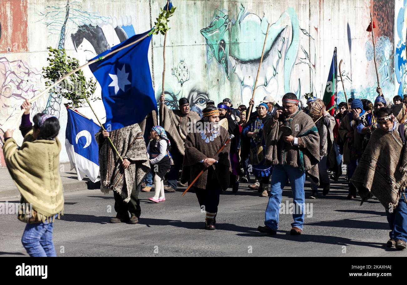 Machi mapuche hi-res stock photography and images - Alamy