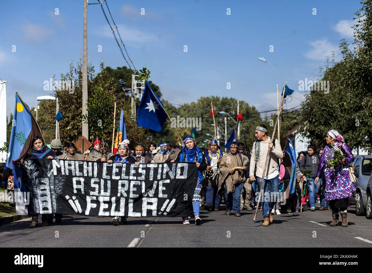 Machi mapuche hi-res stock photography and images - Alamy