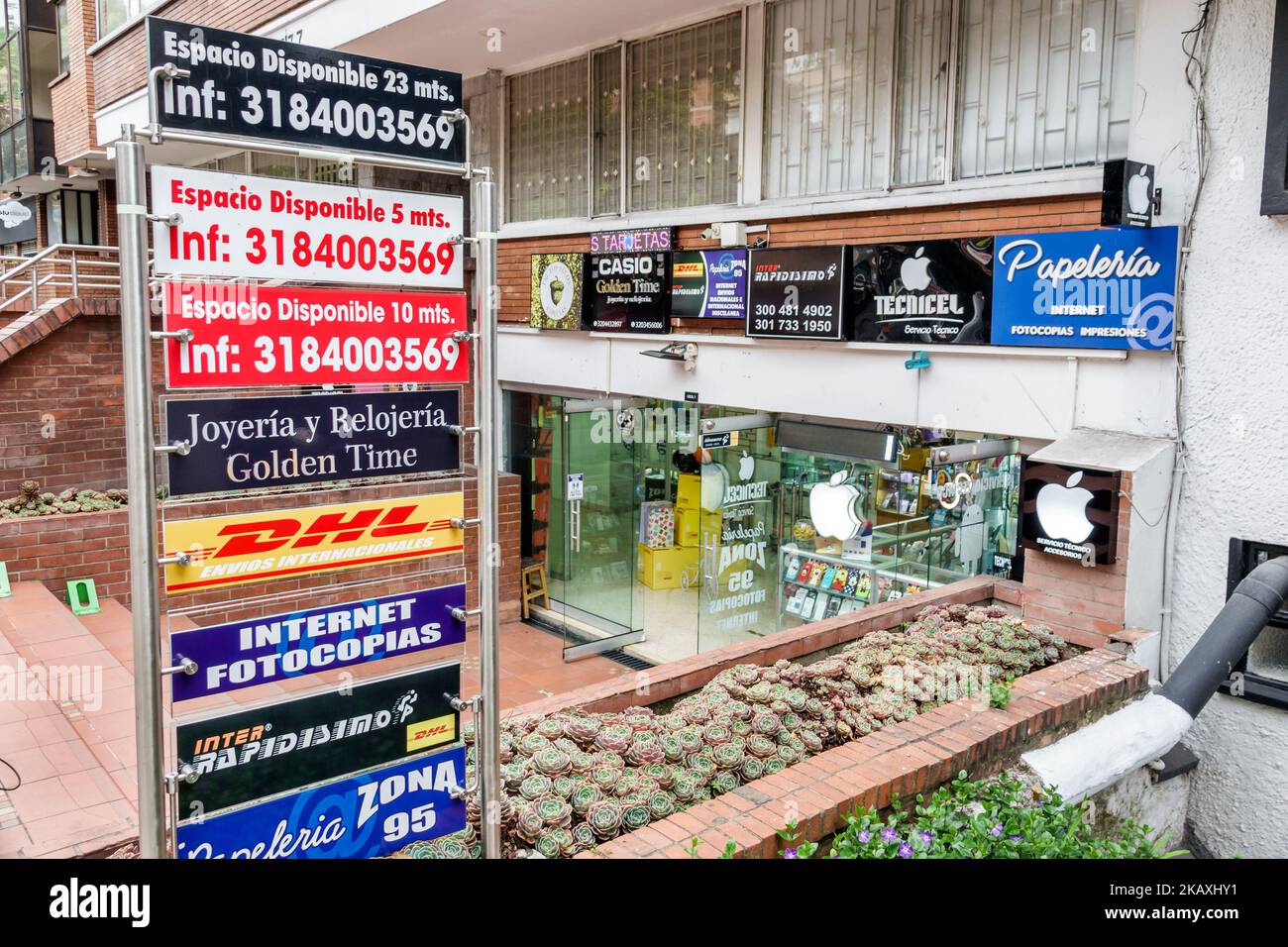 Commercial space available hi-res stock photography and images - Alamy