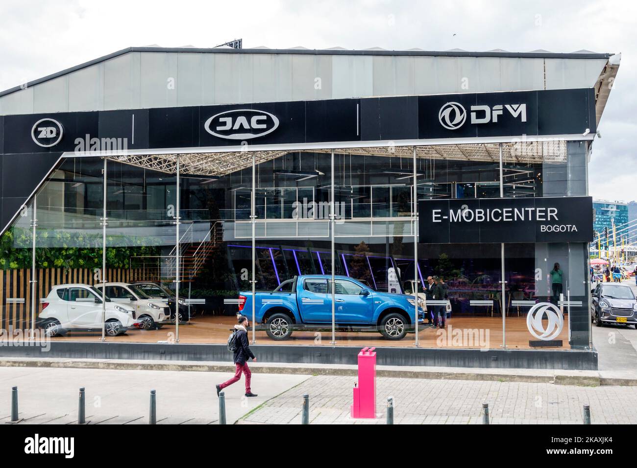 E mobicenter new electric vehicles cars ev evs showroom hi-res stock photography and images - Alamy