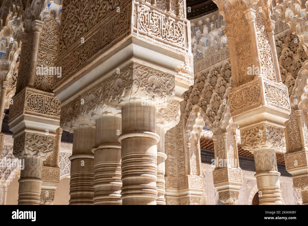 Detalle columnas escultura arco hi-res stock photography and images - Alamy