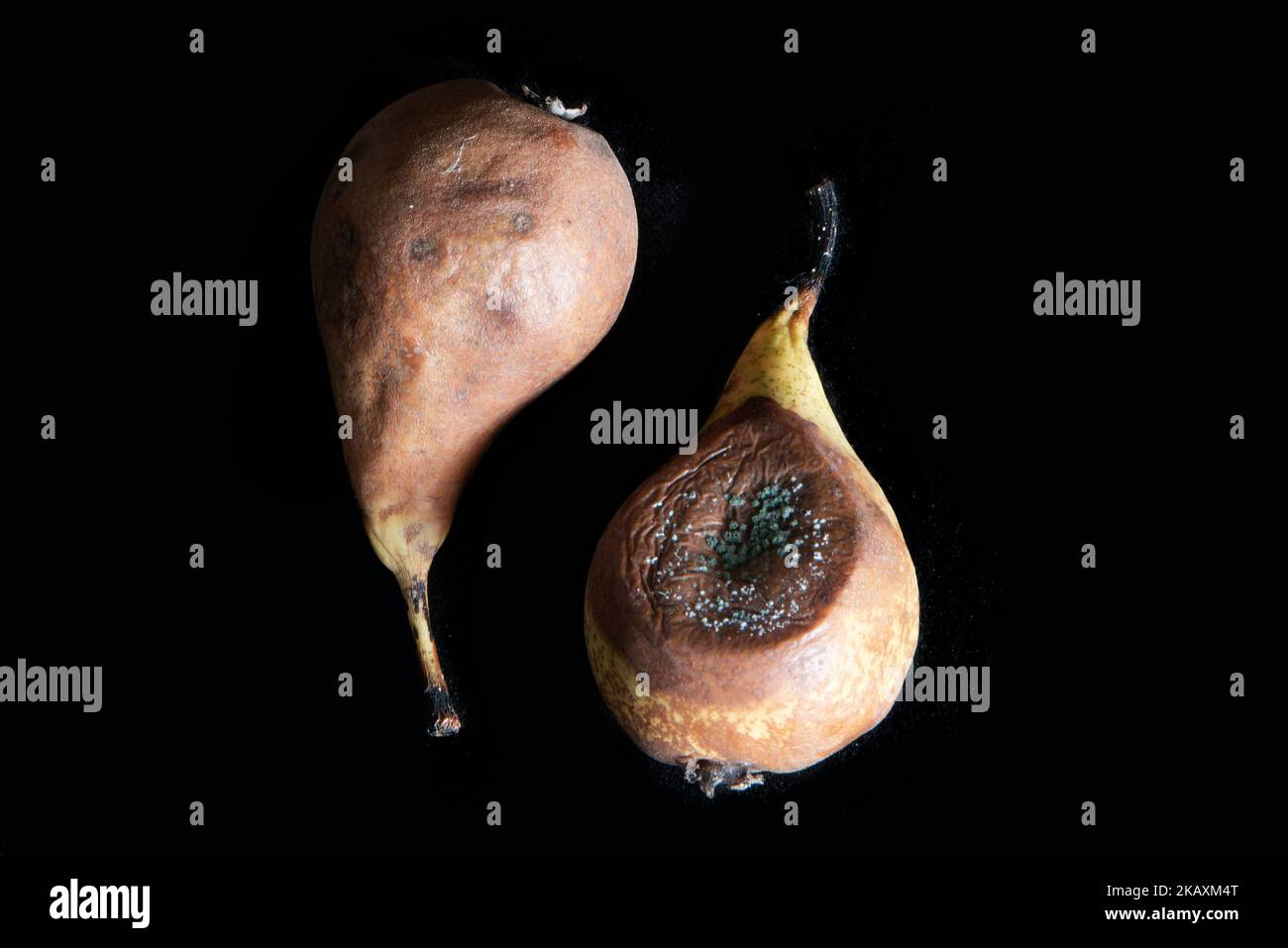 Two pods of red peppers like yin and yang Stock Photo - Alamy