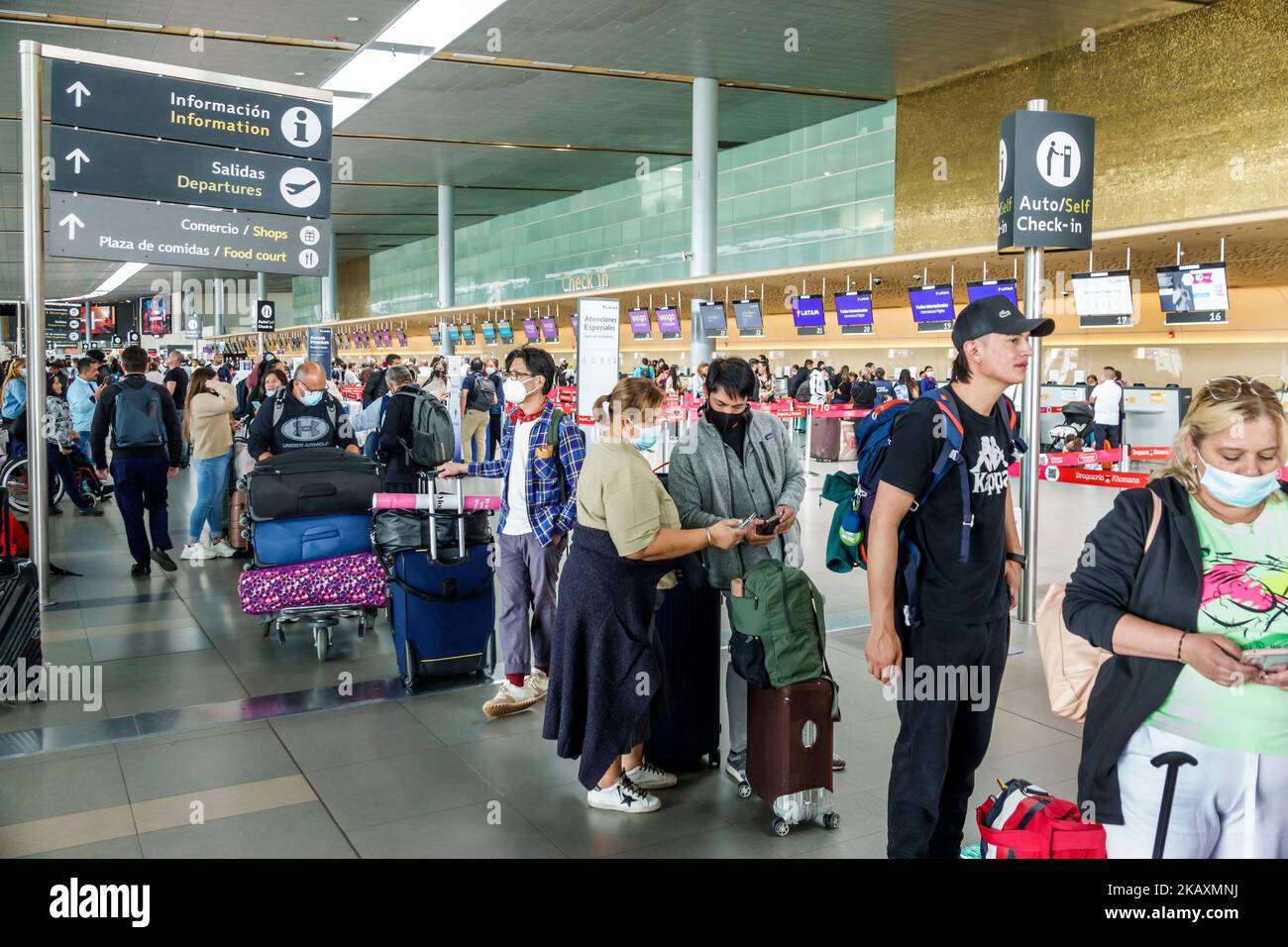 Reading waiting queue airport hi-res stock photography and images - Alamy