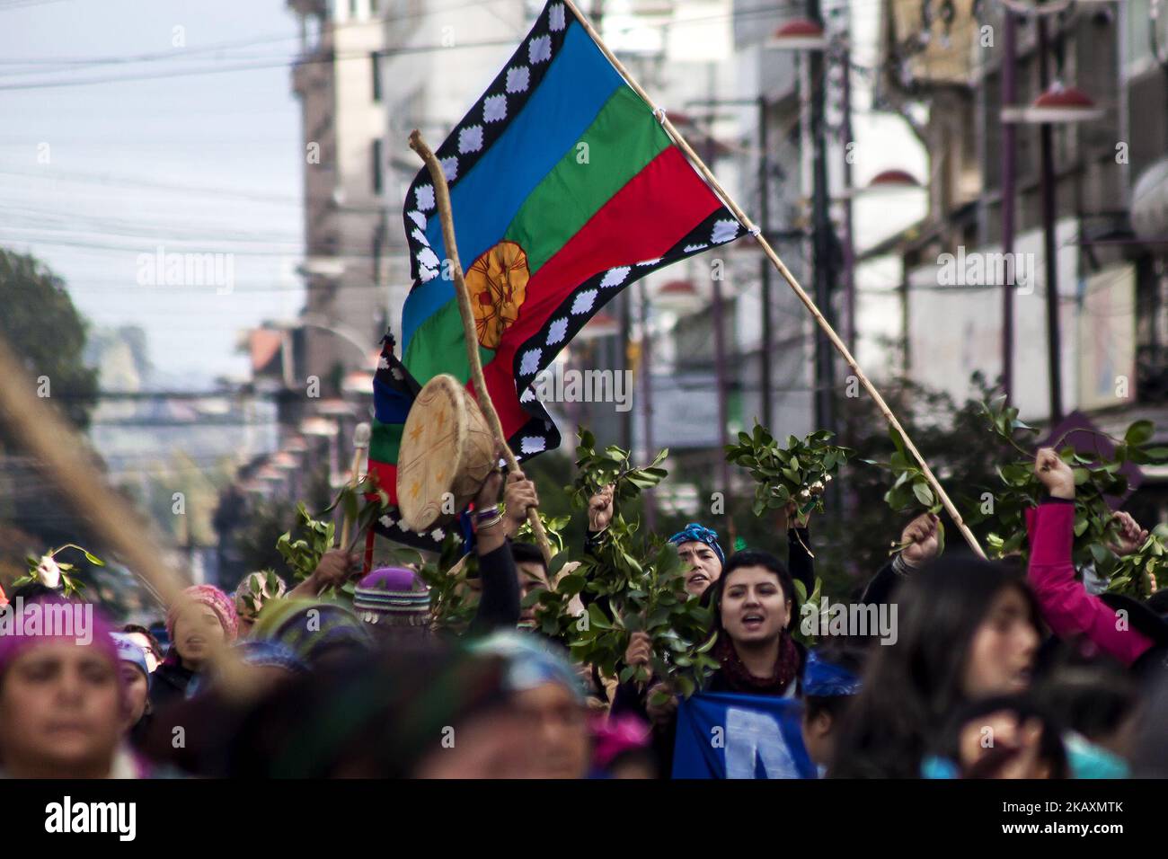 Machi mapuche hi-res stock photography and images - Alamy