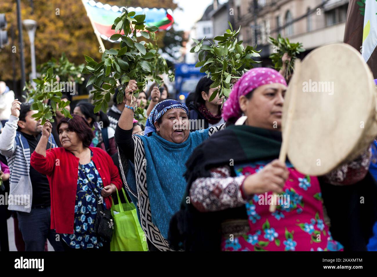 Machi mapuche hi-res stock photography and images - Alamy