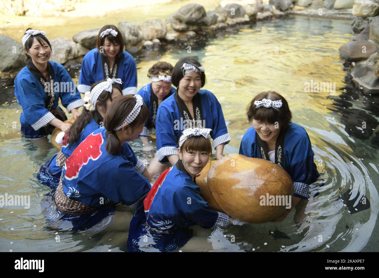 Women in onsen hot spring hi-res stock photography and images - Alamy