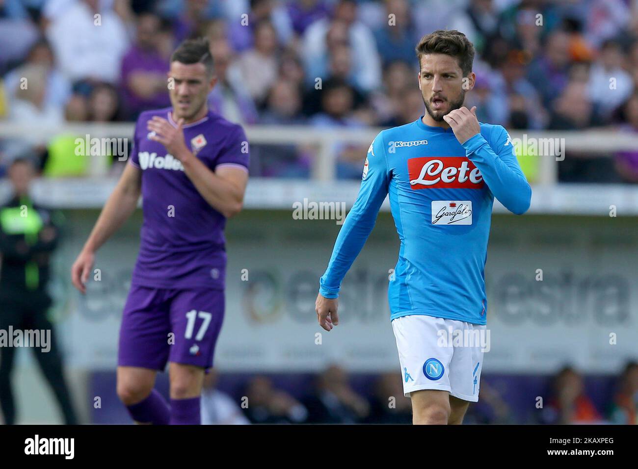 Jordan Veretout of Fiorentina and Dries Mertens of Napoli during the ...