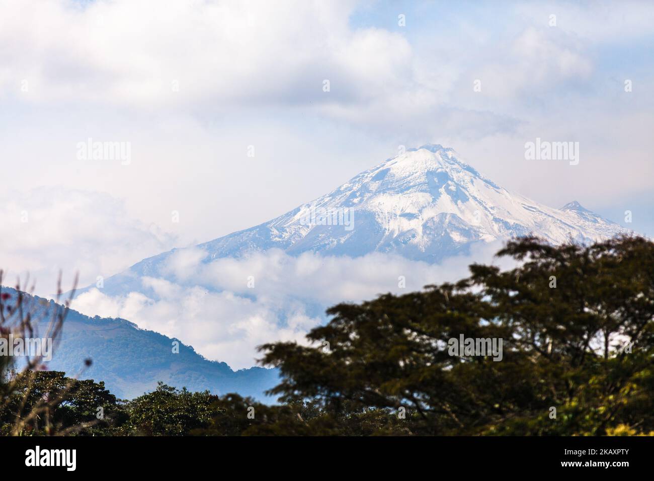 A beautiful view of the Pico de Orizaba, the highest mountain in Mexico ...
