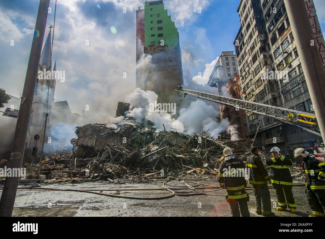 A major fire caused the collapse of a 24-storey building in downtown ...