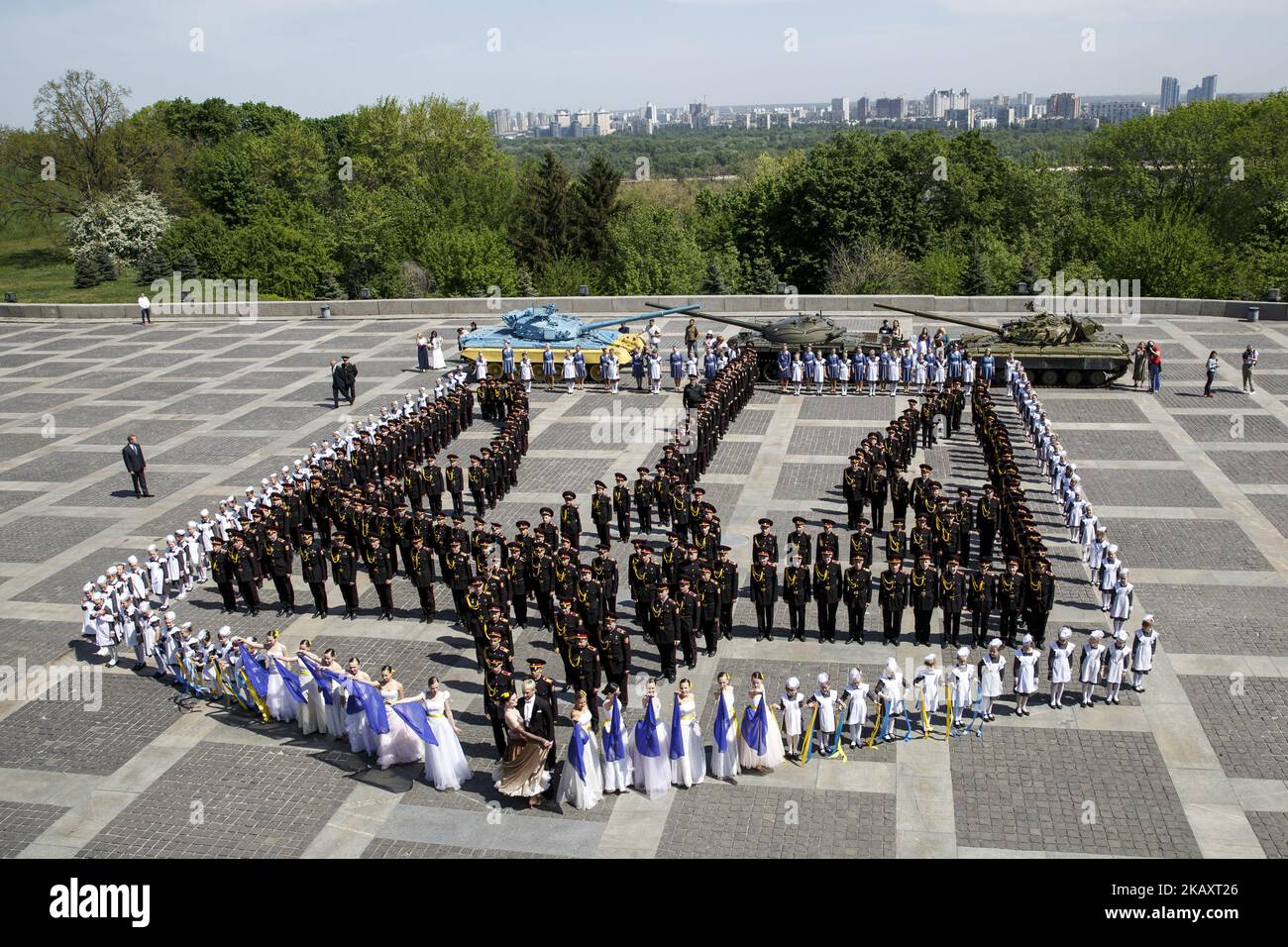 Flash mob to the 73rd anniversary of Victory - revisit the "Living ...