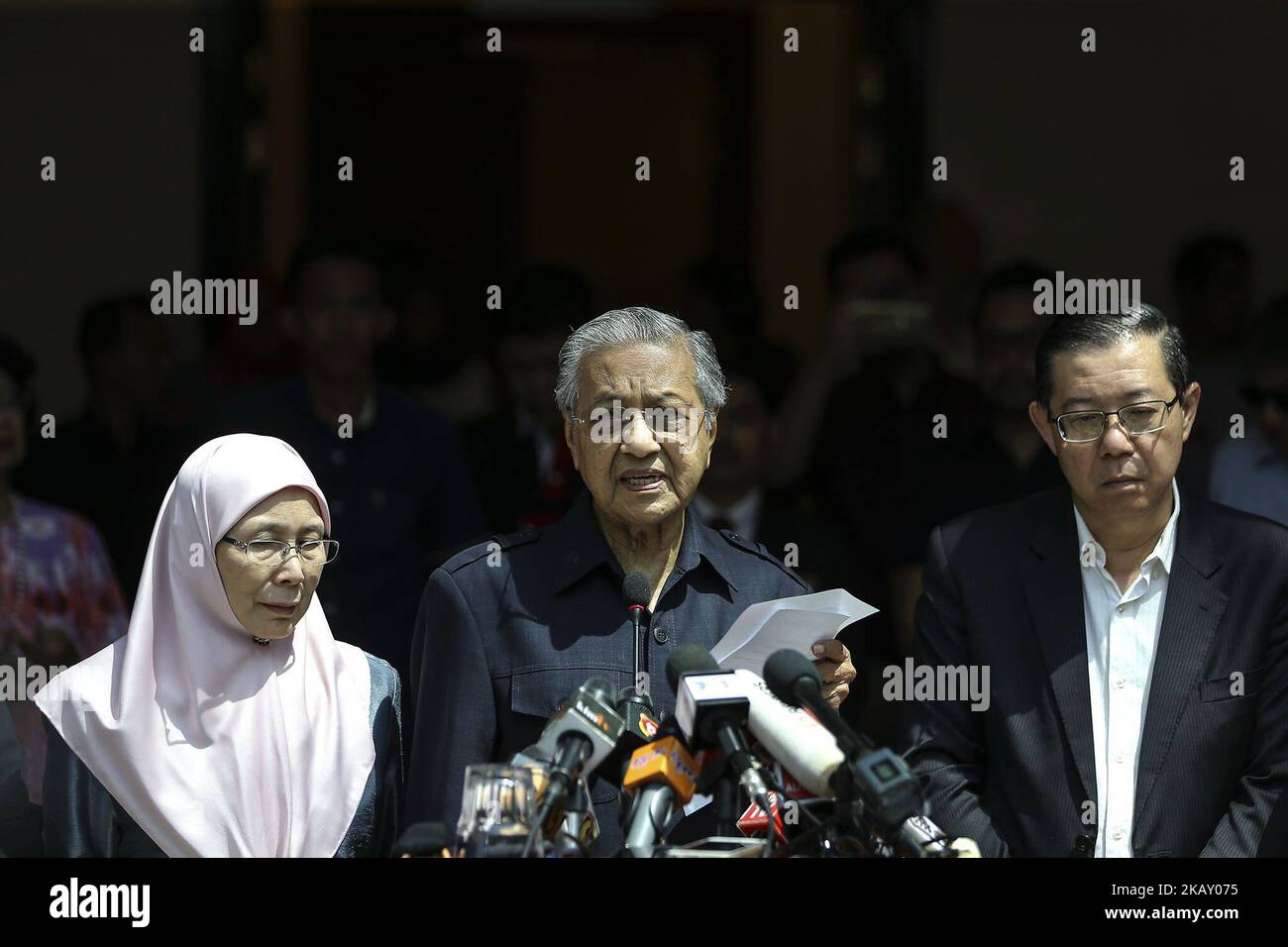 Prime Minister, Tun Dr Mahathir Muhammad giving a press conference ...