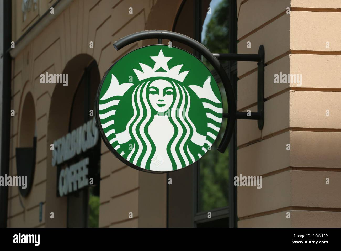 The logo of American coffee company and coffeehouse chain Starbucks is ...