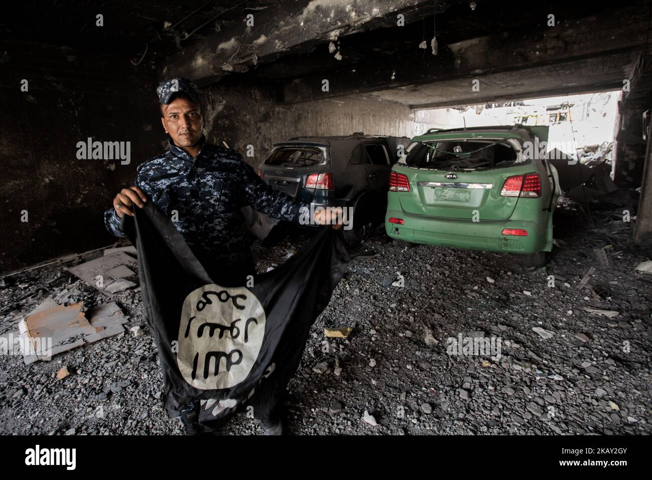 Isis flag hi-res stock photography and images - Alamy