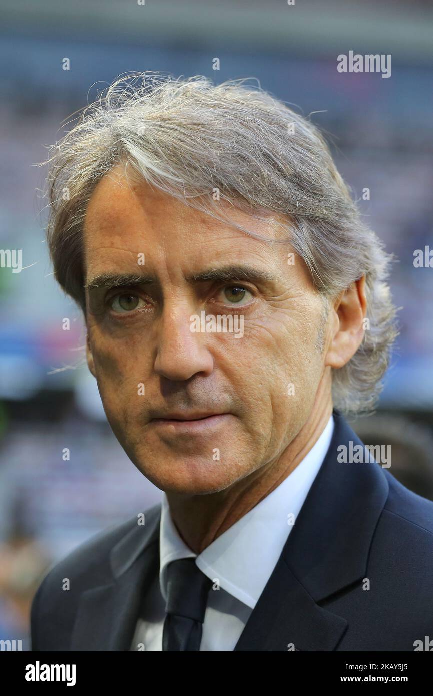Italy national soccer team head coach roberto mancini hi-res stock ...