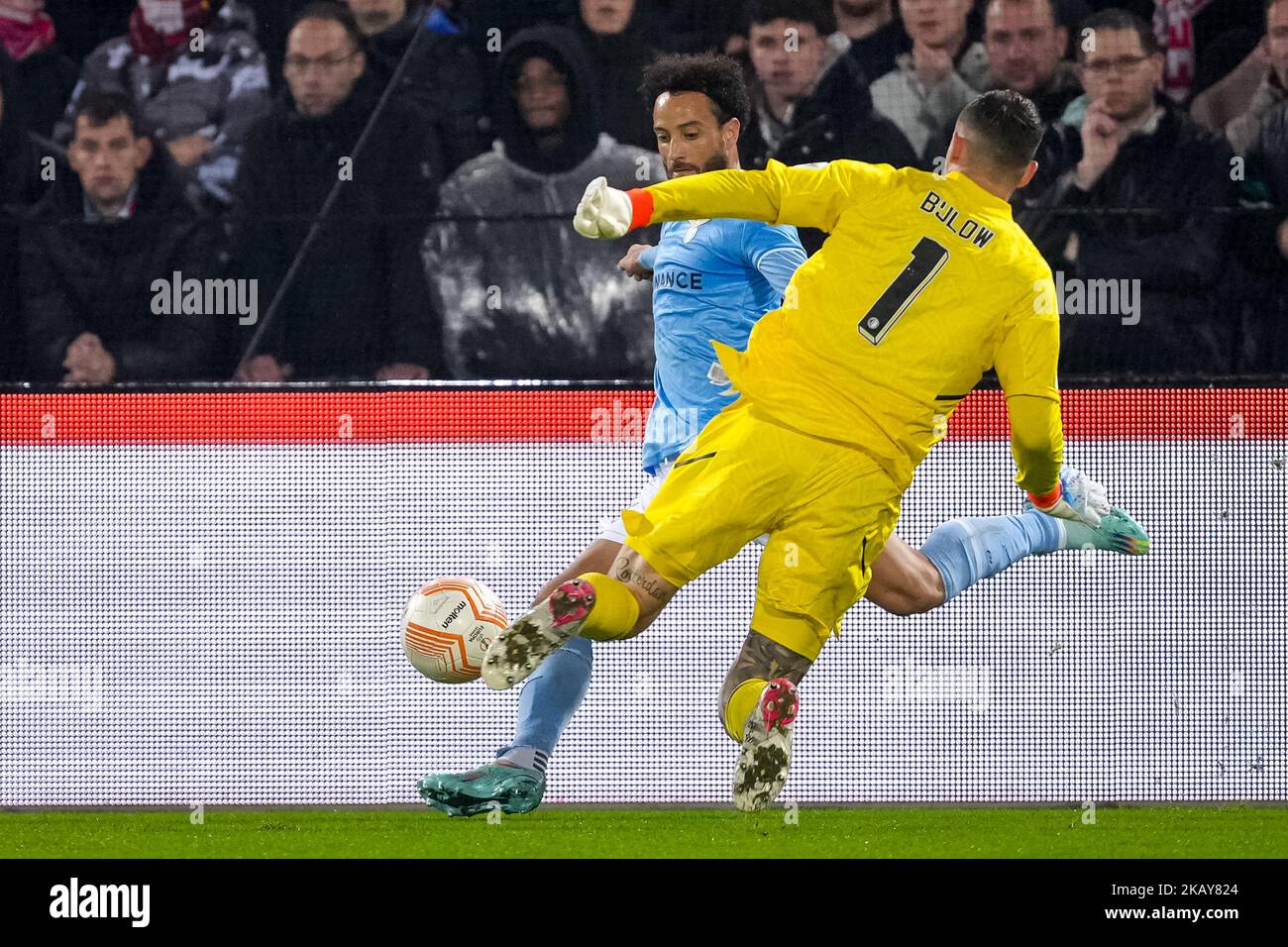 ROTTERDAM, NETHERLANDS - NOVEMBER 3: Justin Bijlow of Feyenoord and ...