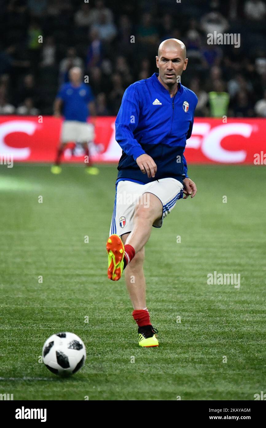 Zinedine Zidane Practice before the France 98 VS Fifa 98 Exhibition at ...