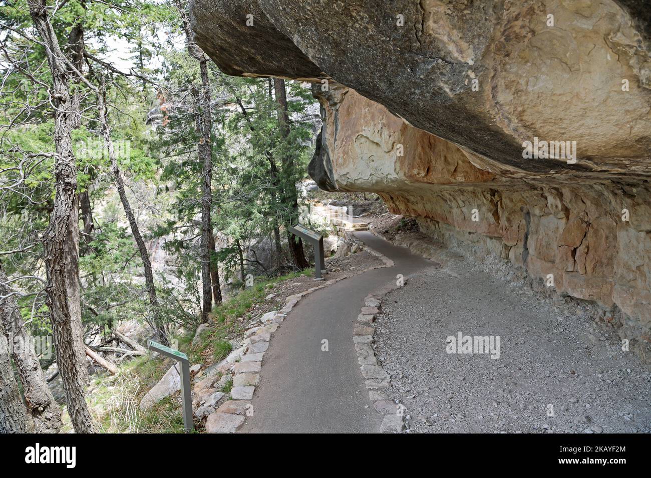 Cliff nature trail hi-res stock photography and images - Alamy
