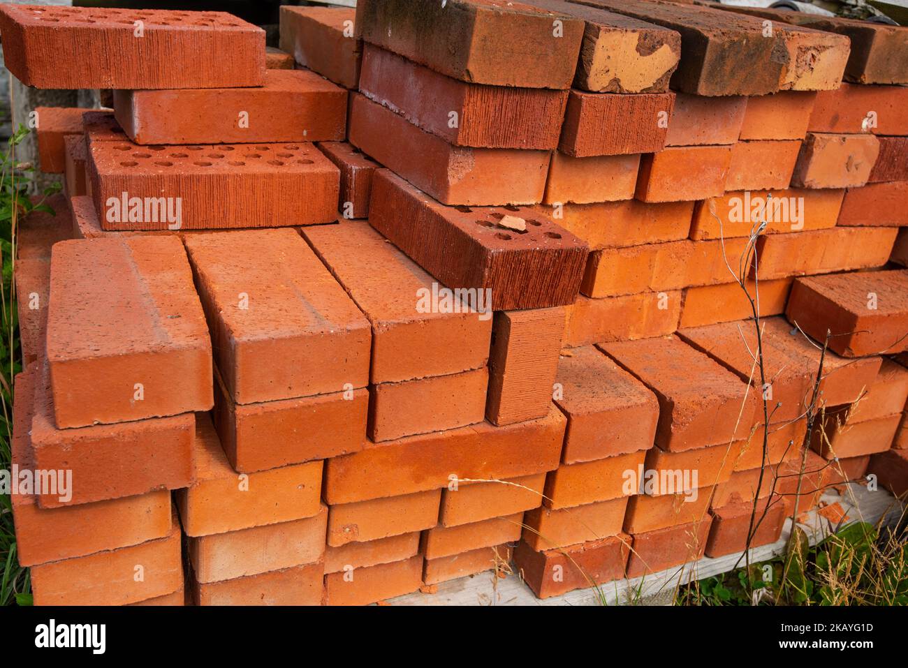 New bricks on pallet hi-res stock photography and images - Alamy