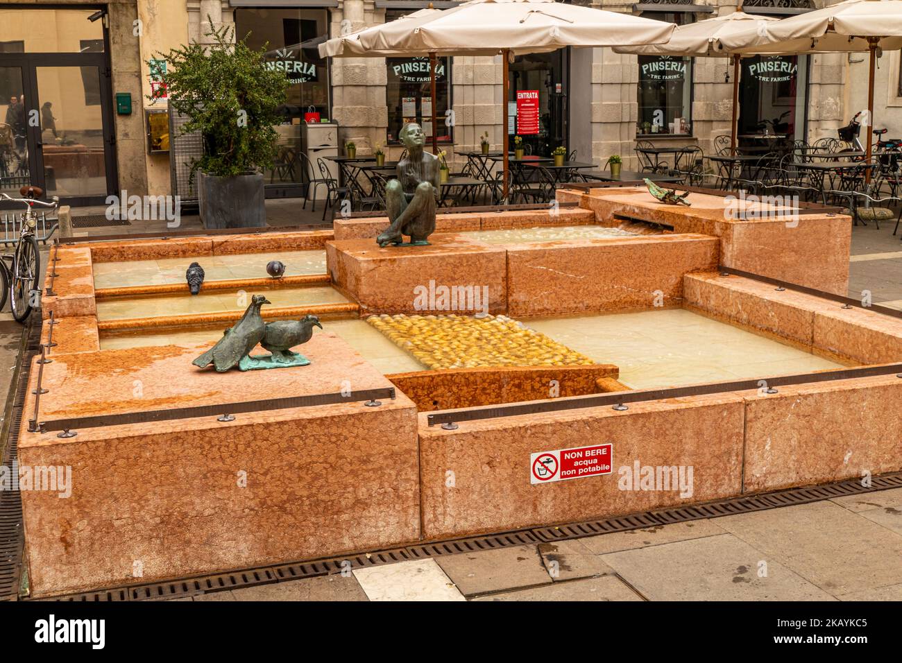 Padova, Italy - 03-05-2022: Beautiful fountain in the historic center ...