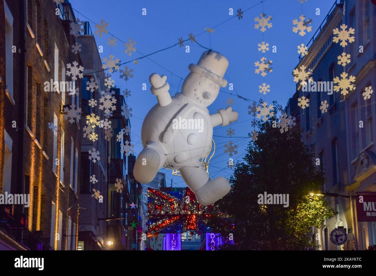 London, England, UK. 3rd Nov, 2022. This year's Christmas decorations ...