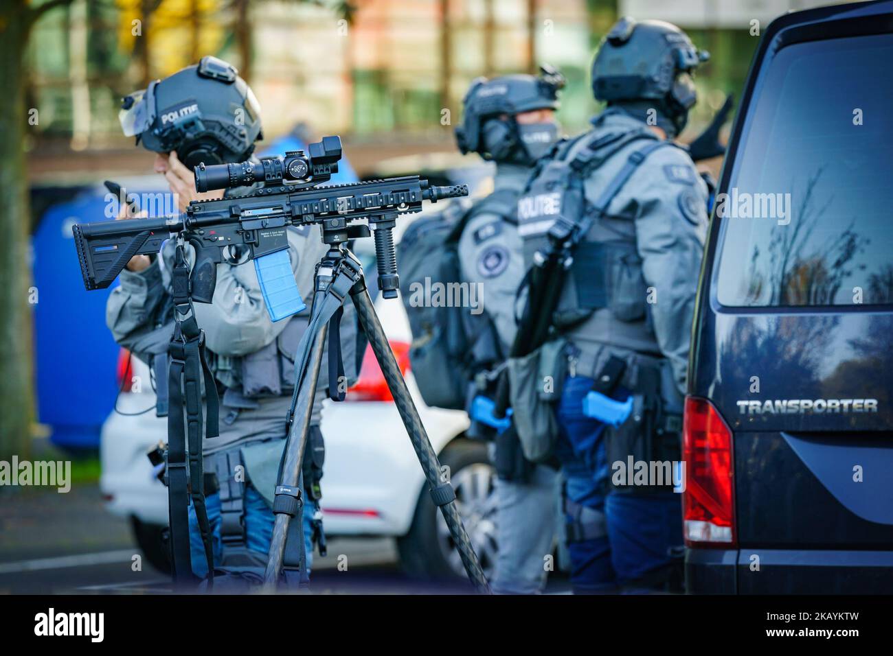 UTRECHT - 02-11-22, Grote anti-terreur oefening bij voetbalstadion Galgenwaard in Utrecht van de ...