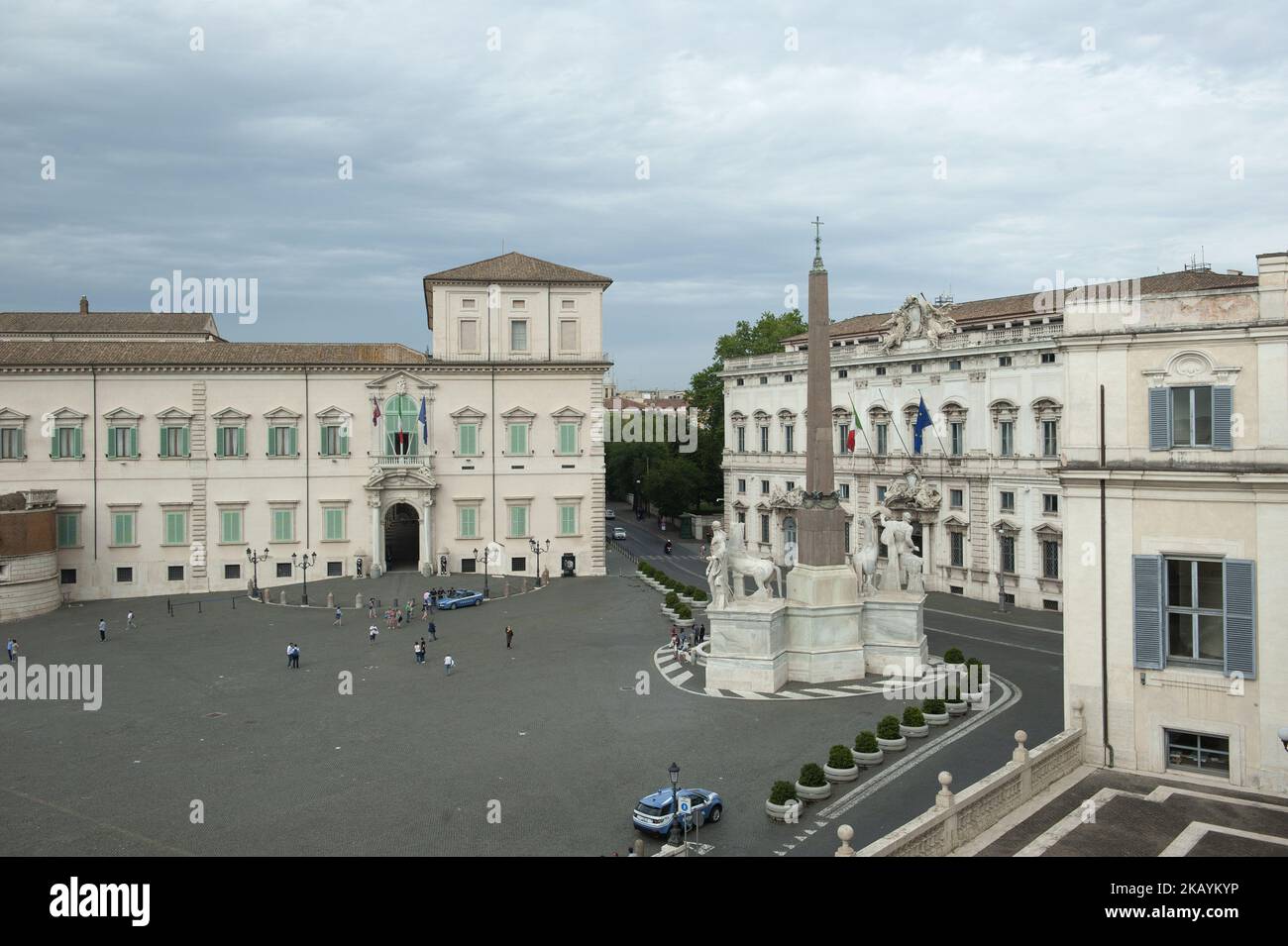 The official residence of the king hi-res stock photography and images ...