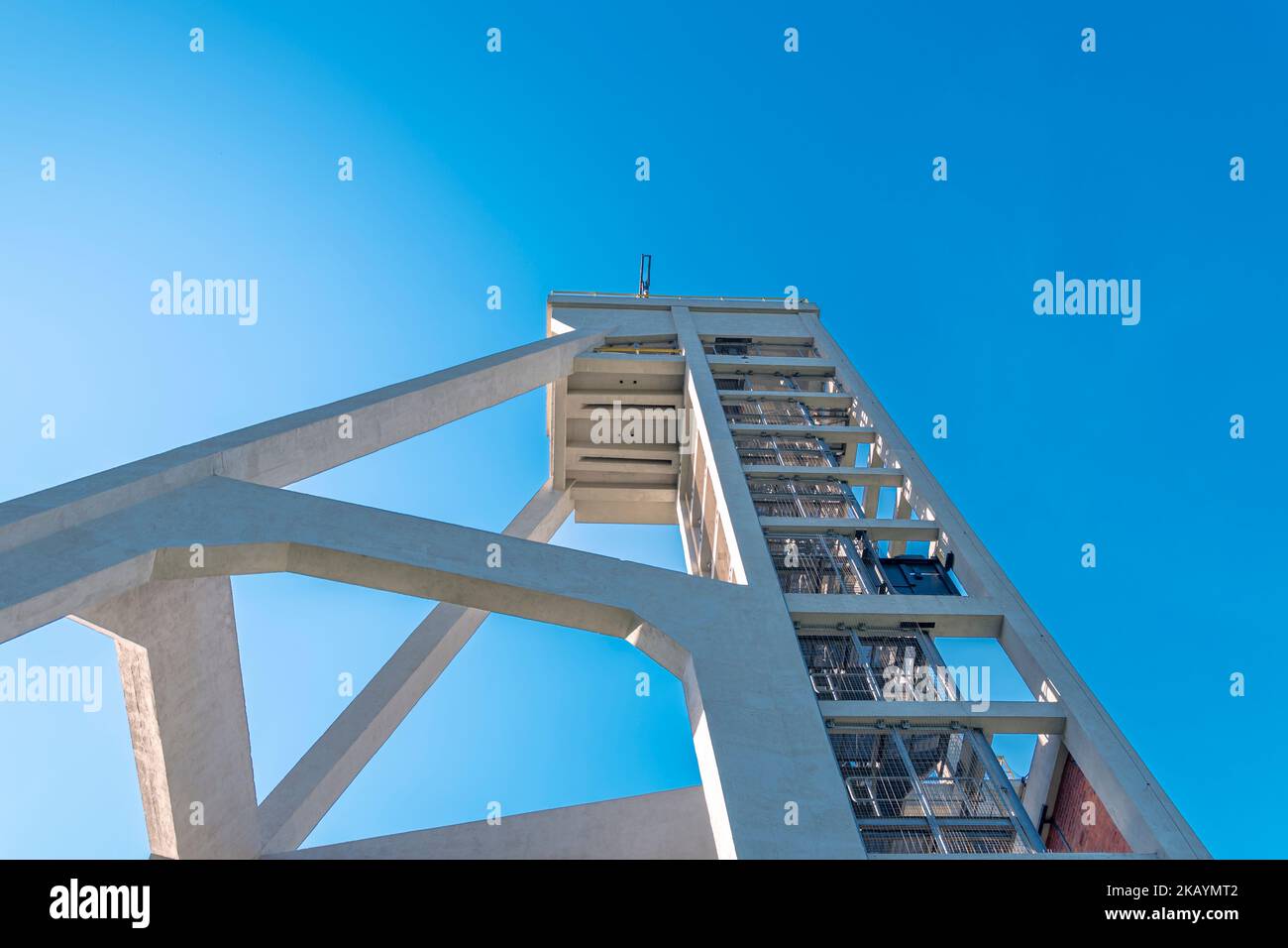 Mine shaft tower "Prezydent" in former coal mine "Königsgrube” ("Król ...