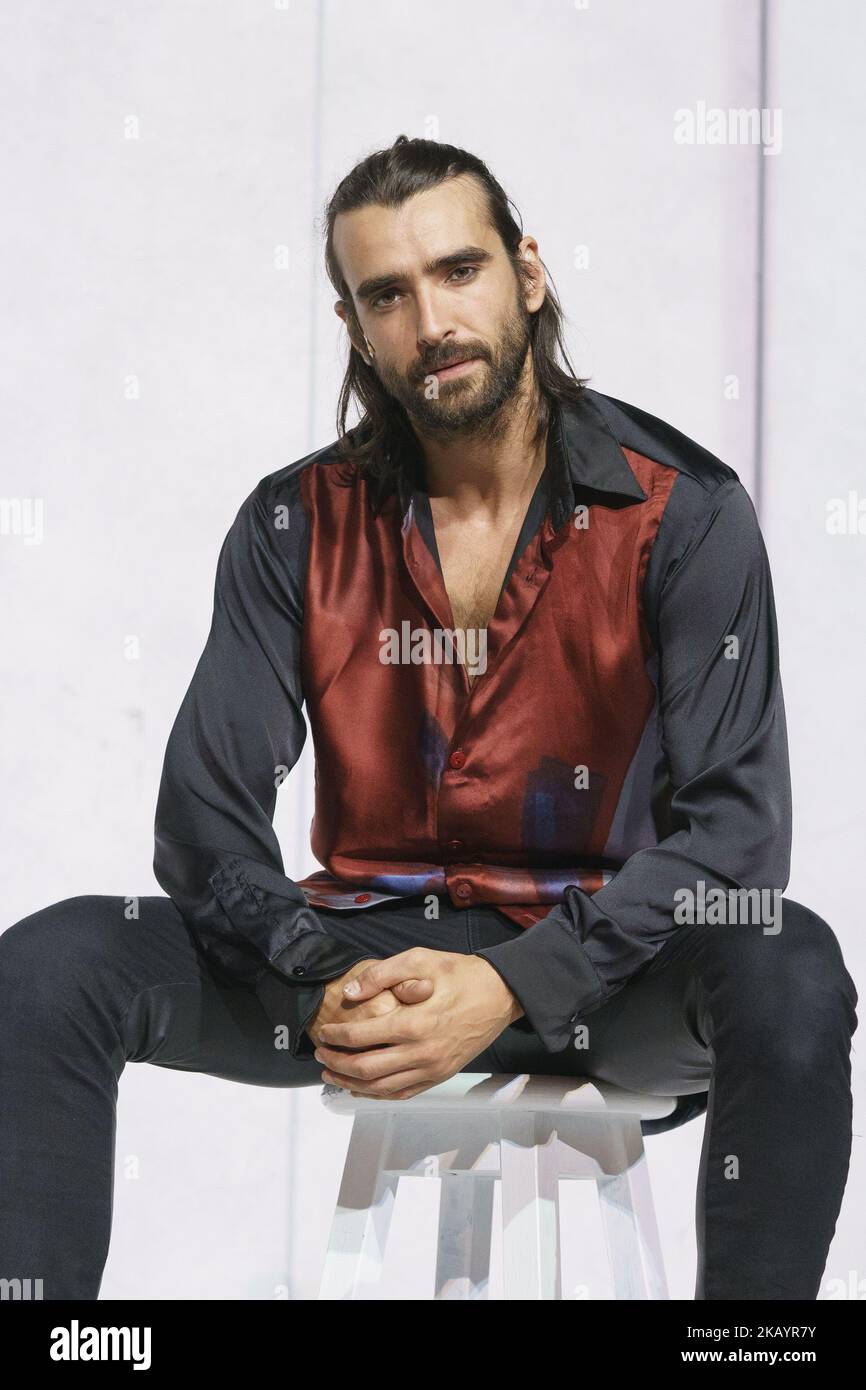 Actor Aitor Luna performs the play 'La vida a palos' at El Canal ...