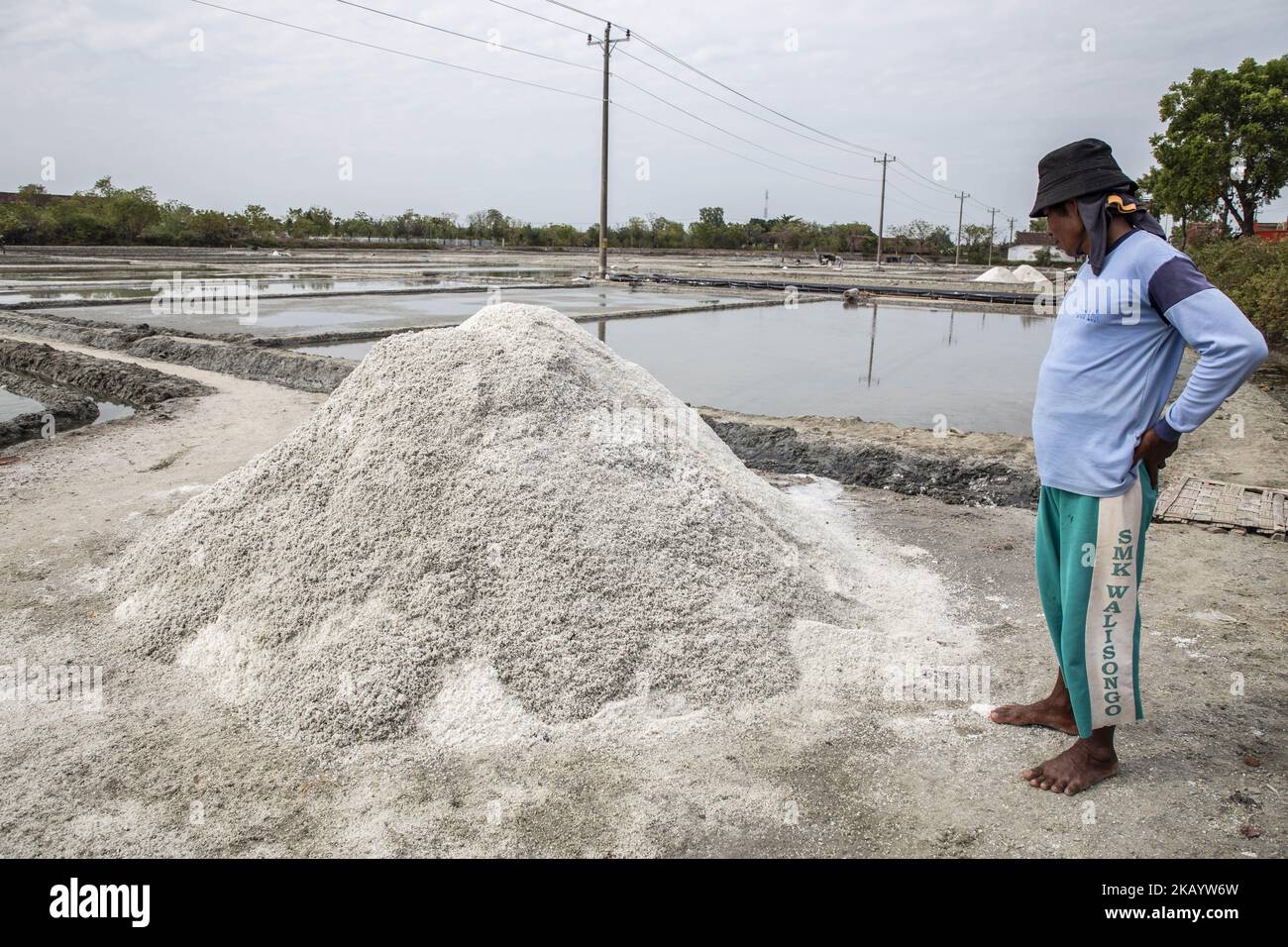 Salt food production economy indonesia hi-res stock photography and ...