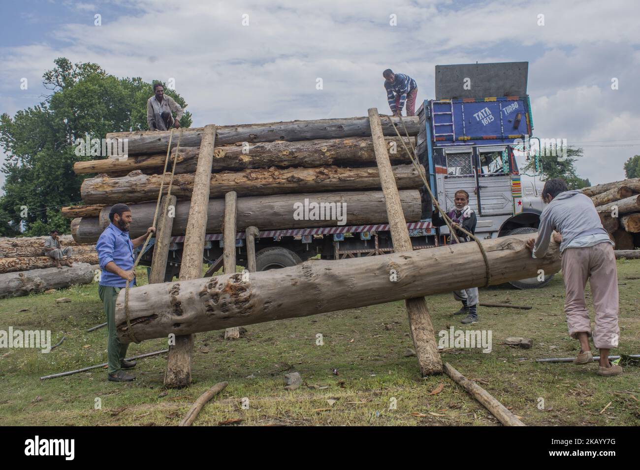 Chronic pain indian hi-res stock photography and images - Alamy