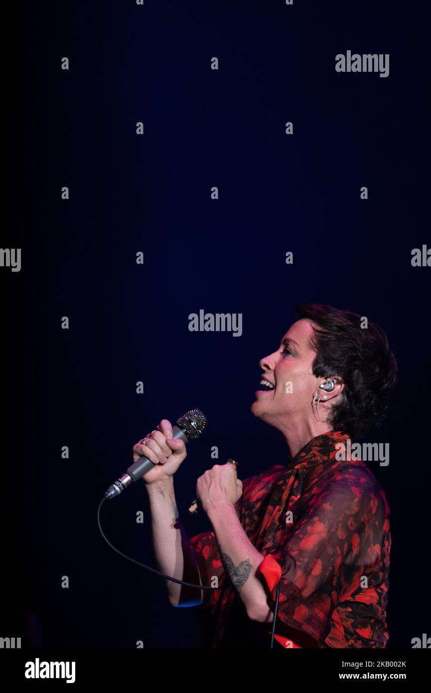 Alanis morissette 9 hi-res stock photography and images - Alamy