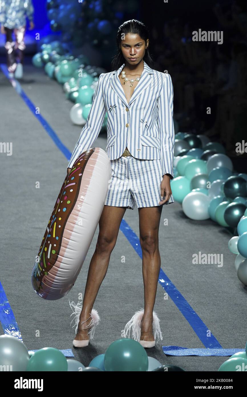 Ballerina boxer hi-res stock photography and images - Alamy