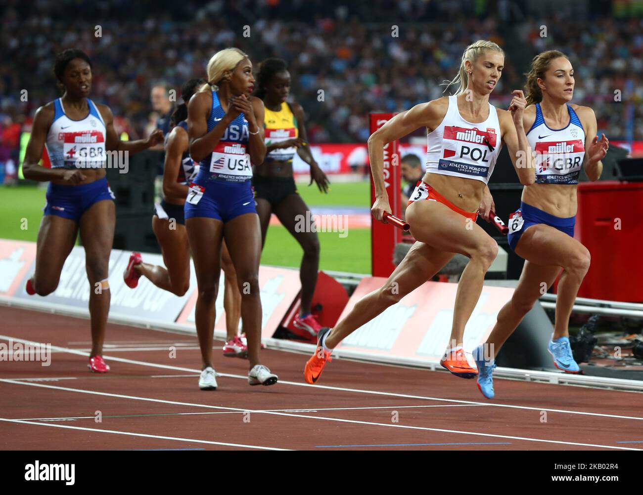 4 x 400m relay women hi-res stock photography and images - Alamy
