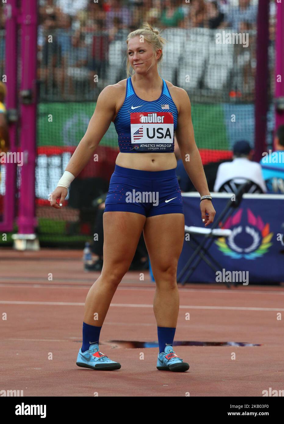 Shot put women hi-res stock photography and images - Alamy